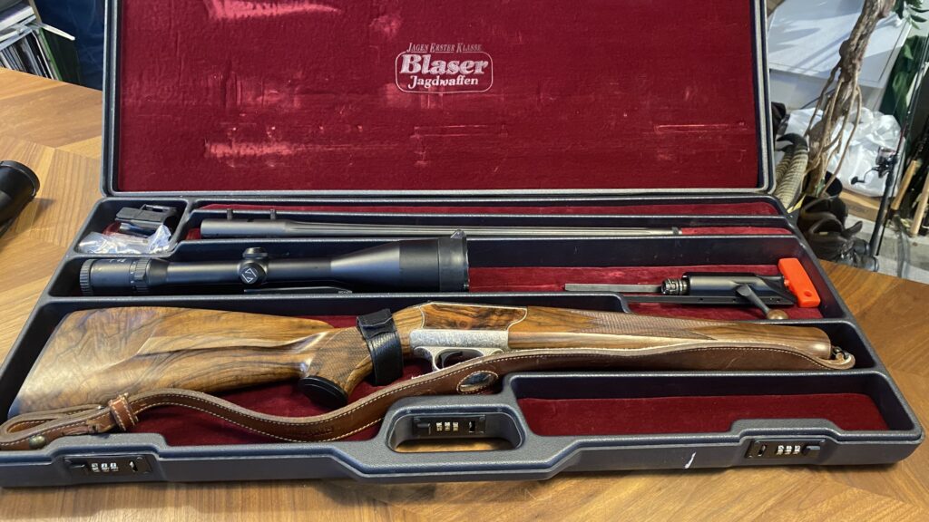 Blaser R93 LUX - Links - Netnatur